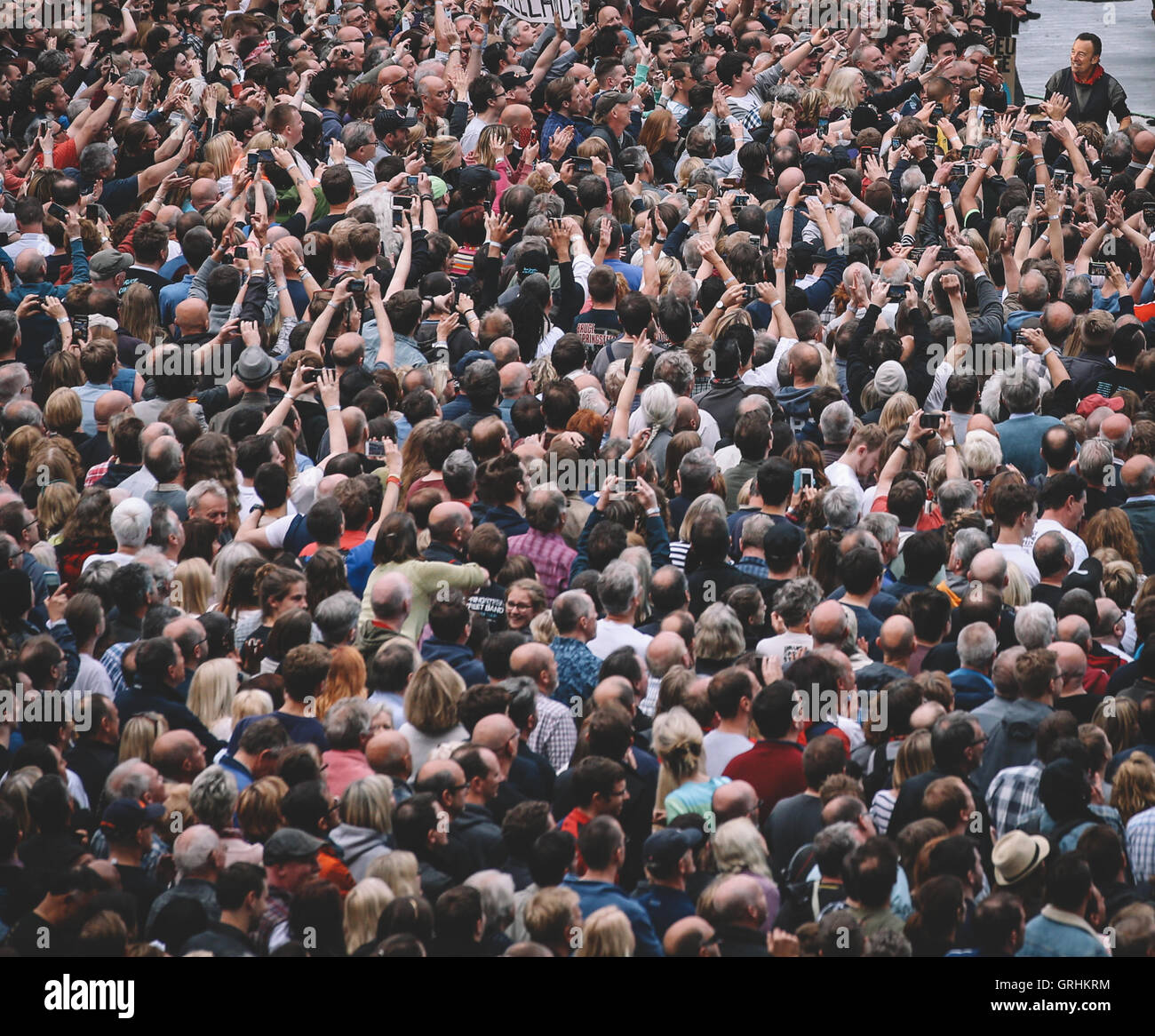 Bruce Springsteen performs at MTV concert at the Ricoh Arena in ...