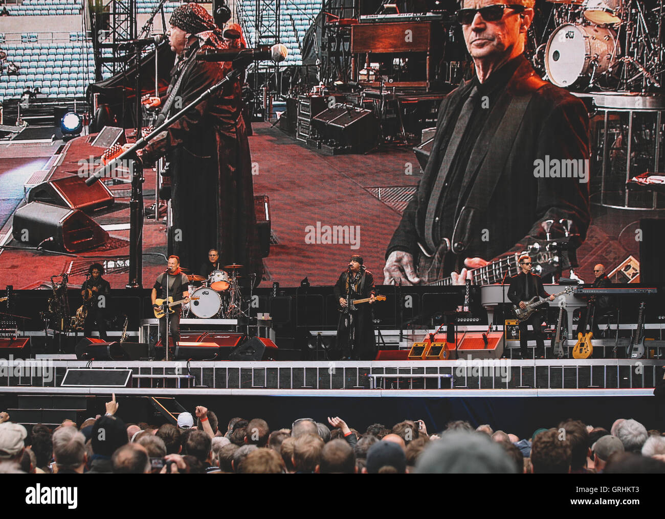Bruce Springsteen performs at MTV concert at the Ricoh Arena in ...
