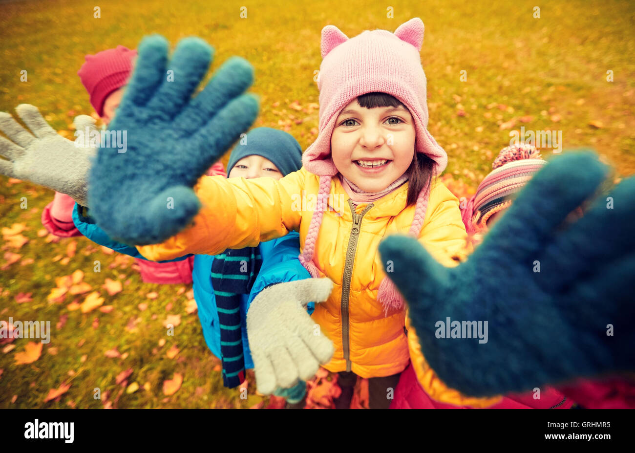 Children waving hi-res stock photography and images - Alamy