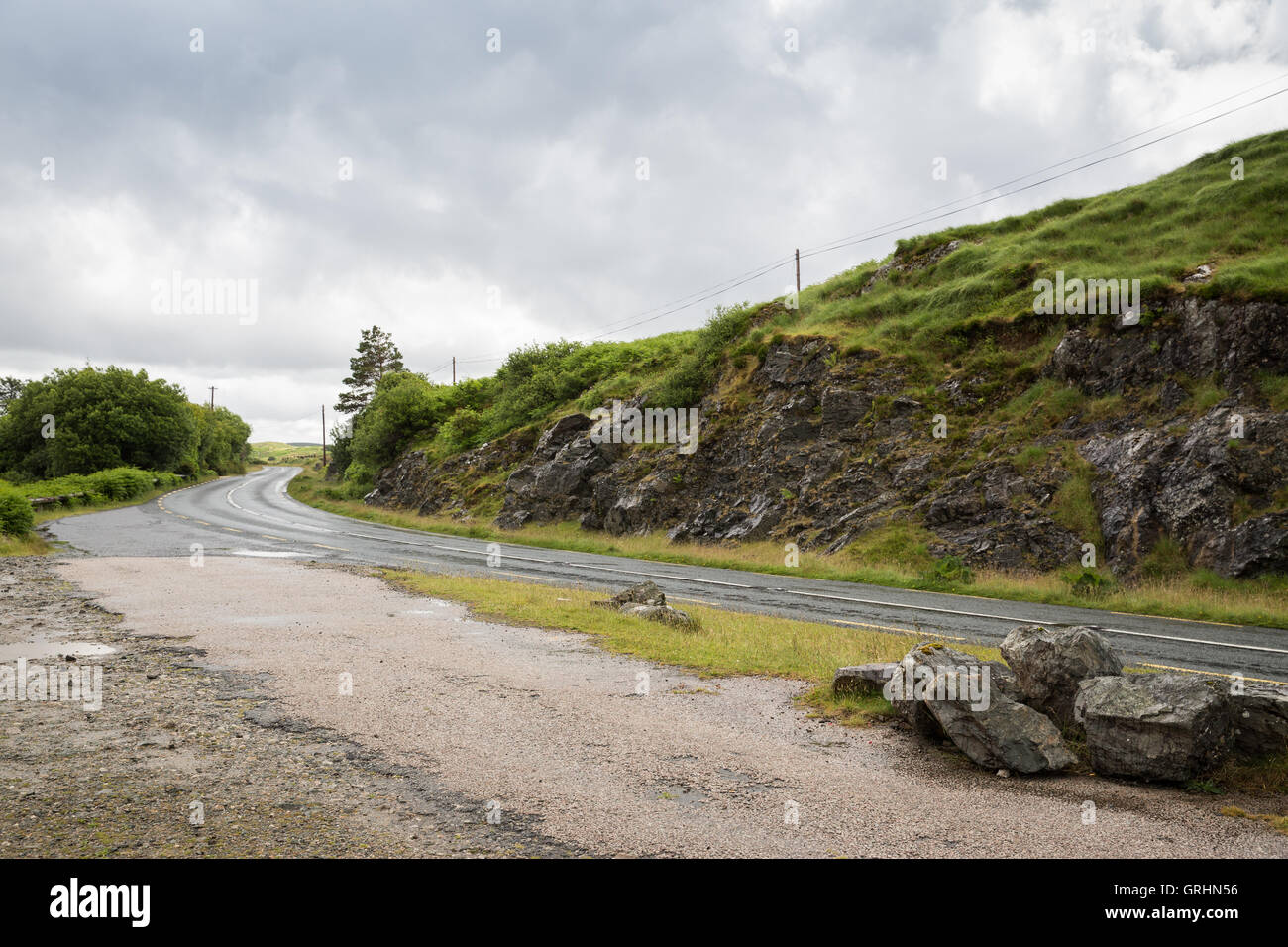 asphalt road at connemara in ireland Stock Photo - Alamy
