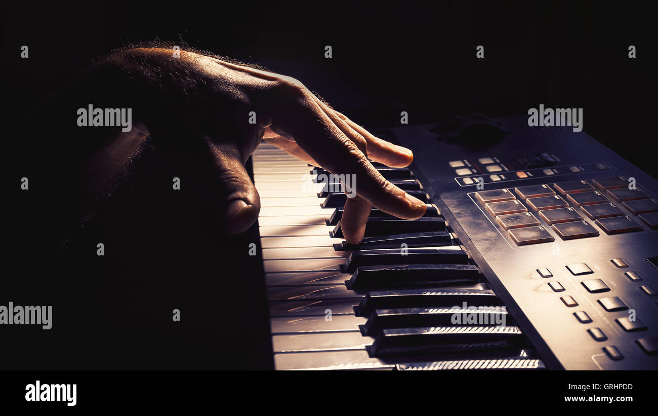 Piano keyboard computer hi-res stock photography and images - Alamy