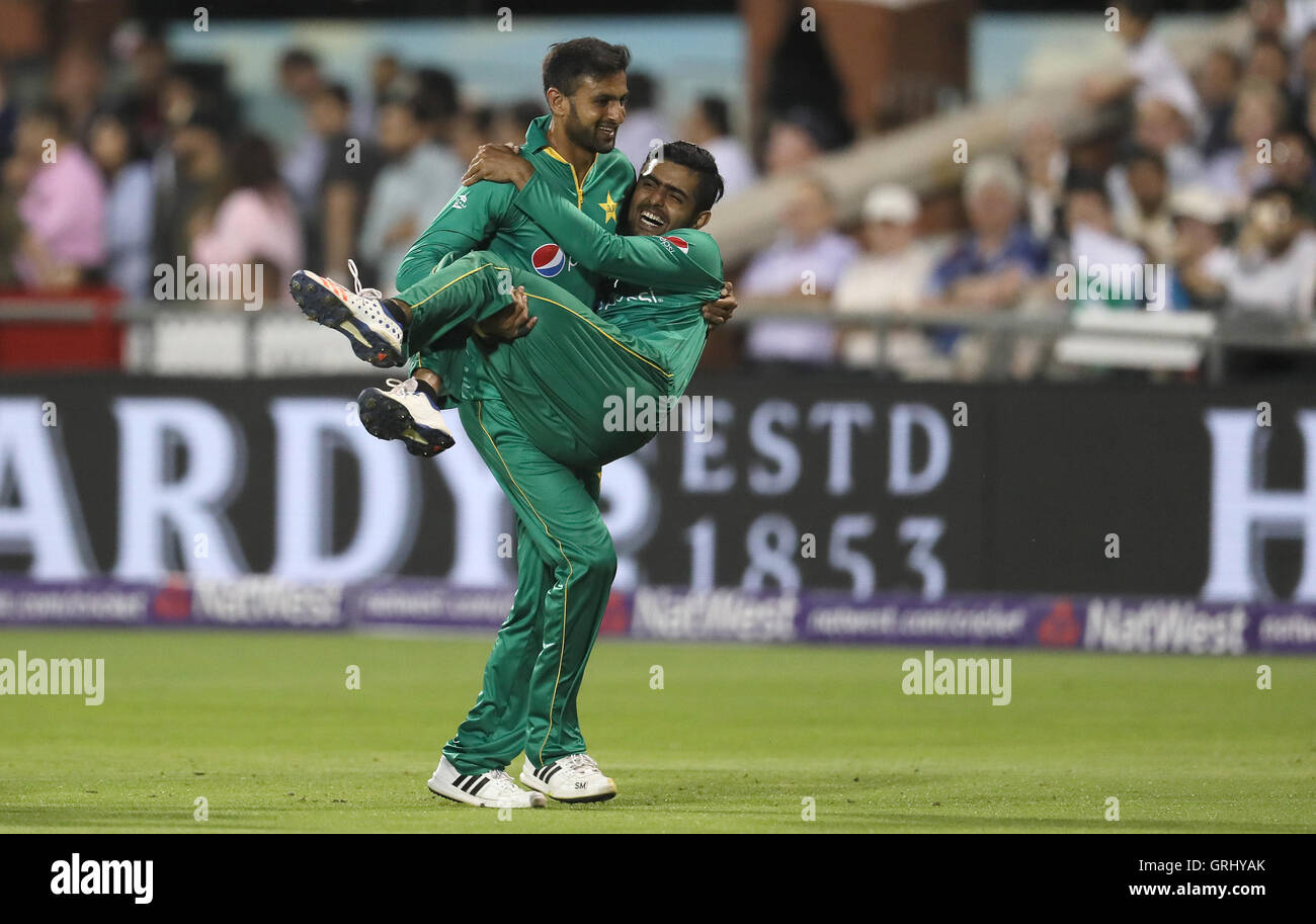 Babar azam hi-res stock photography and images - Alamy