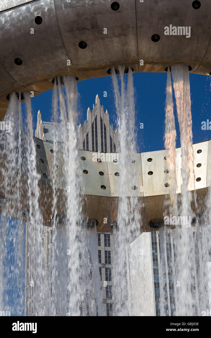 Detroit, Michigan - The Dodge Fountain in Hart Plaza with the One ...