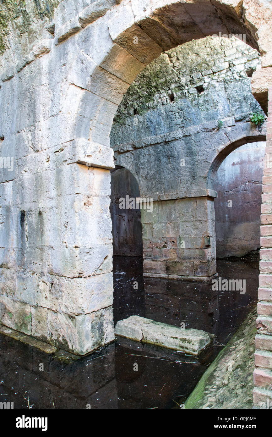 Ancient roman water container hi-res stock photography and images - Alamy