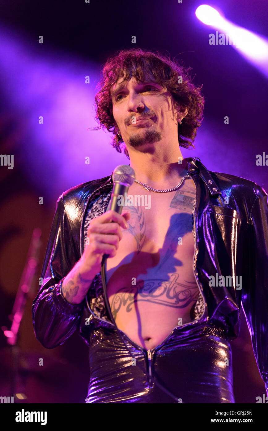 Justin Hawkins of the Darkness peforming at Weyfest, Farnham, Surrey ...