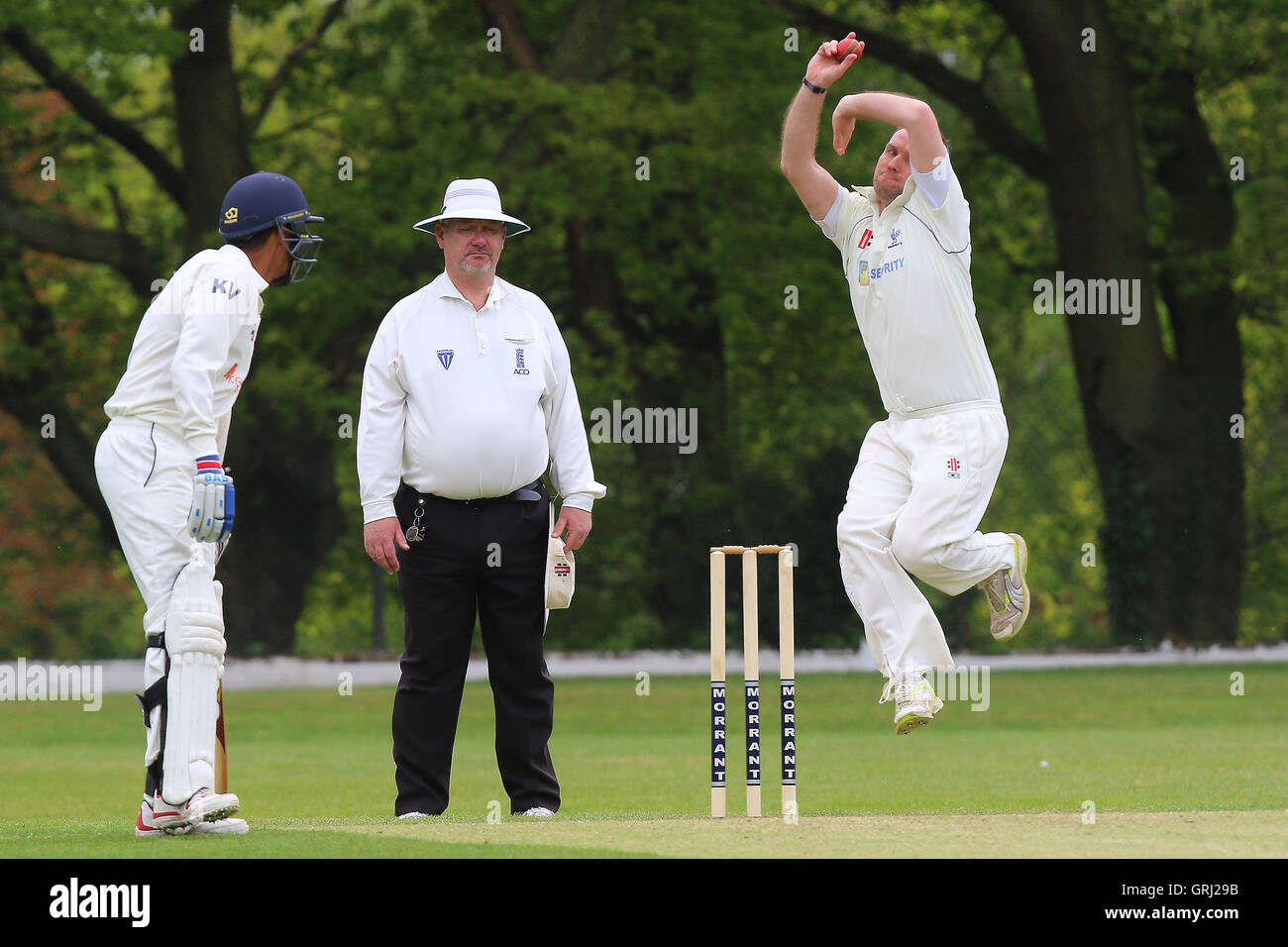 Michael Hindley in bowling action for Shenfield during Wanstead and ...