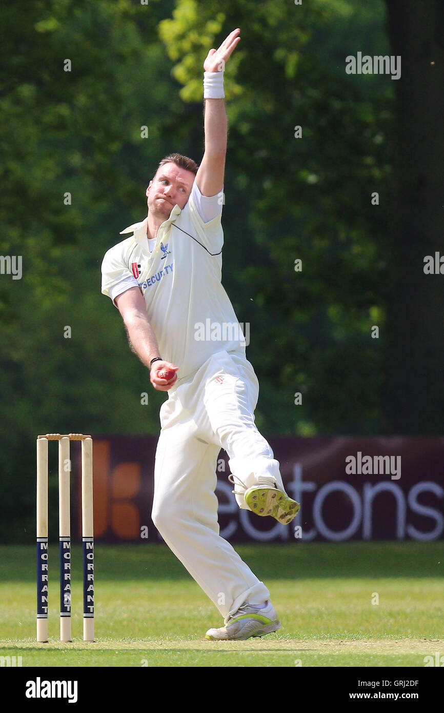 Michael Hindley in bowling action for Shenfield during Wanstead and ...