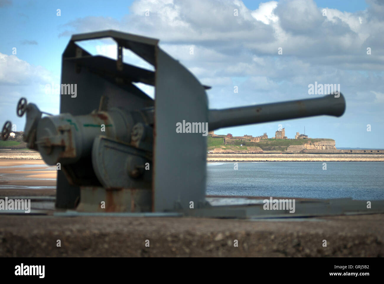 Gun on Trow Rock, South Shields Stock Photo - Alamy