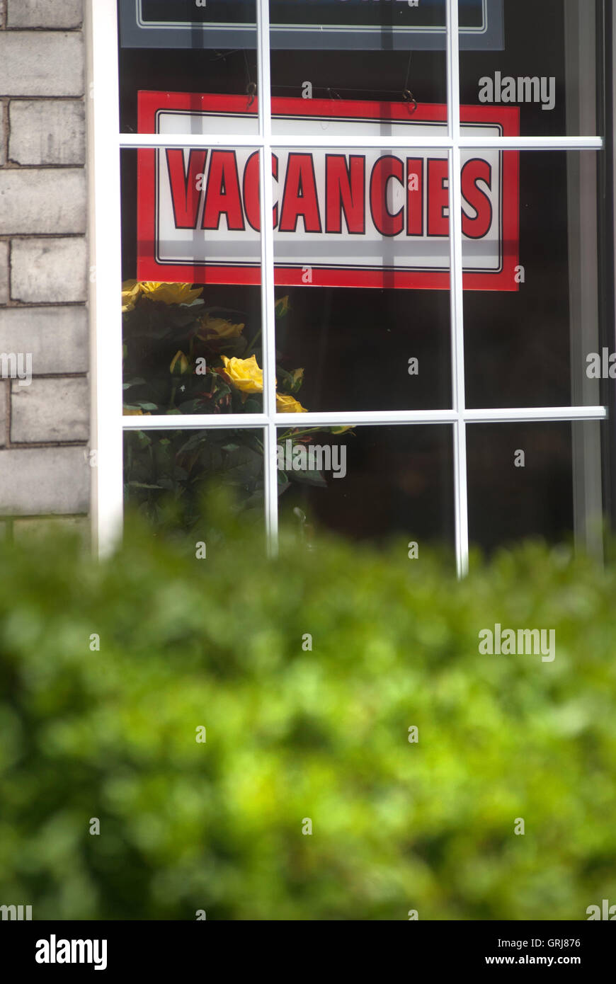 Vacancies sign in Bed and Breakfast window, South Shields Stock Photo ...