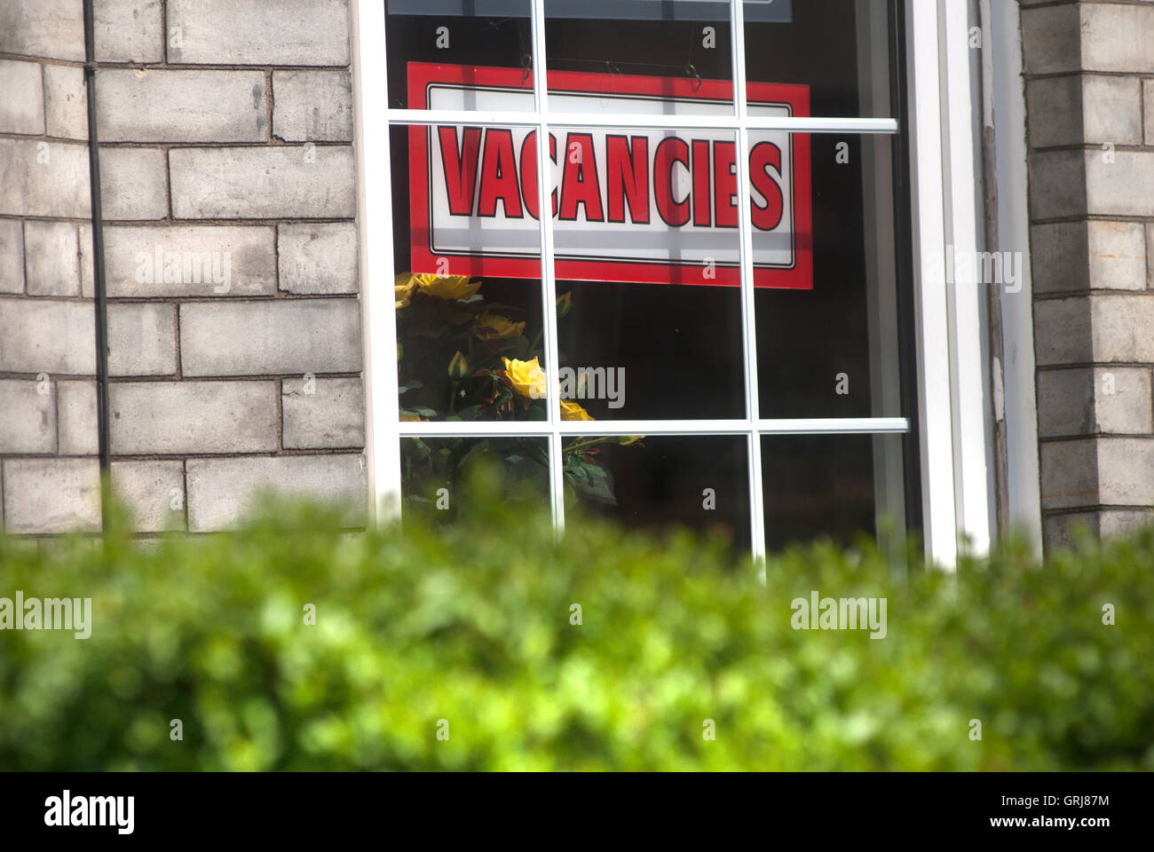 Vacancies sign in Bed and Breakfast window, South Shields Stock Photo ...