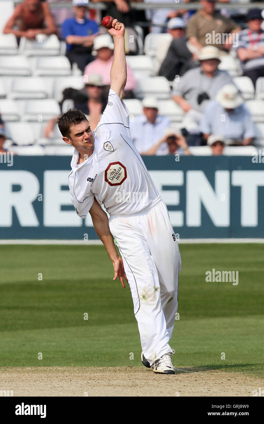 David Wainwright in bowling action for Derbyshire - Essex CCC vs ...