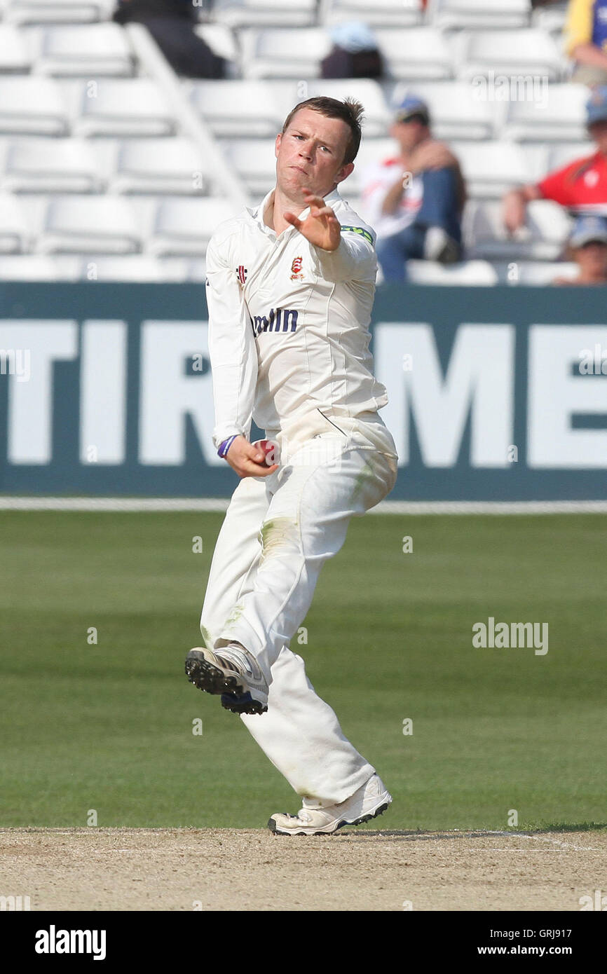 Tom Craddock in bowling action for Essex - Essex CCC vs Derbyshire CCC ...