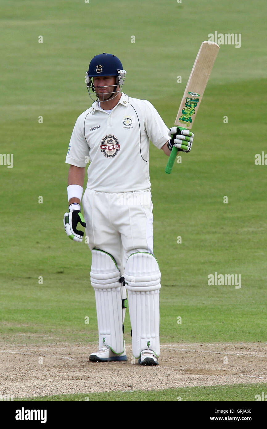 Sean Ervine celebrates fifty runs, a half-century for Hampshire - Essex ...