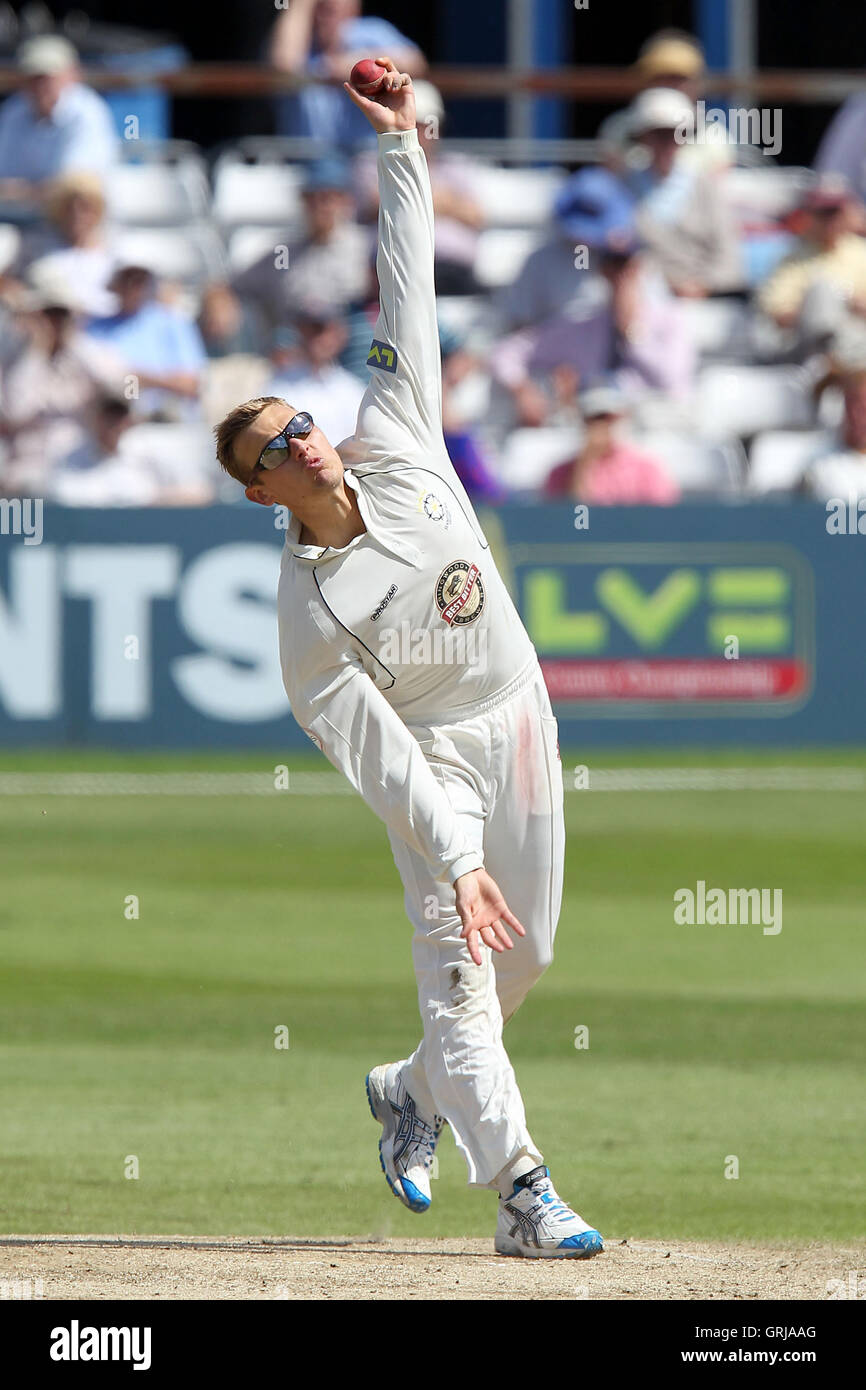 Danny Briggs of Hampshire in bowling action - Essex CCC vs Hampshire ...