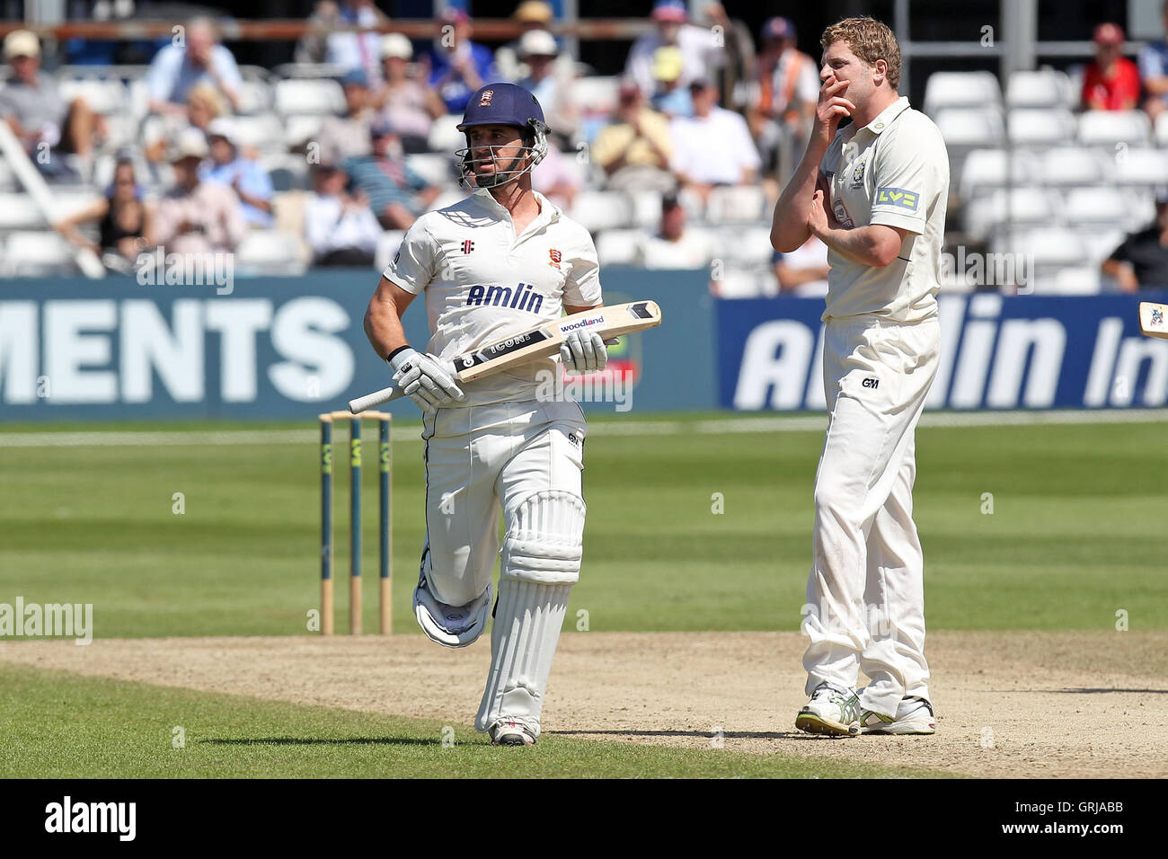 David Balcombe of Hampshire reacts as Ryan ten Doeschate adds to the ...