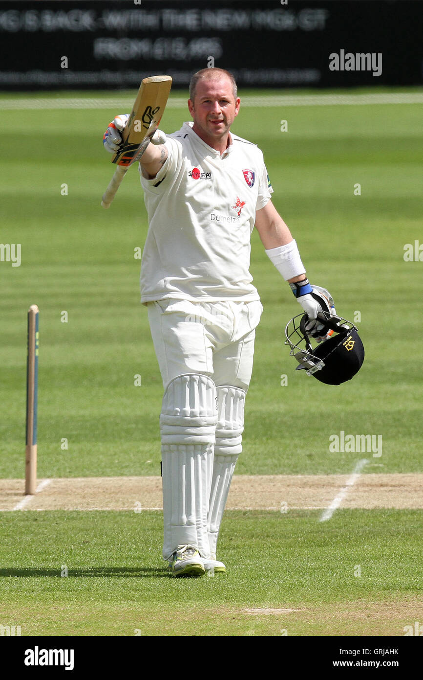 Darren Stevens celebrates scoring a century, 100 runs for Kent - Essex ...