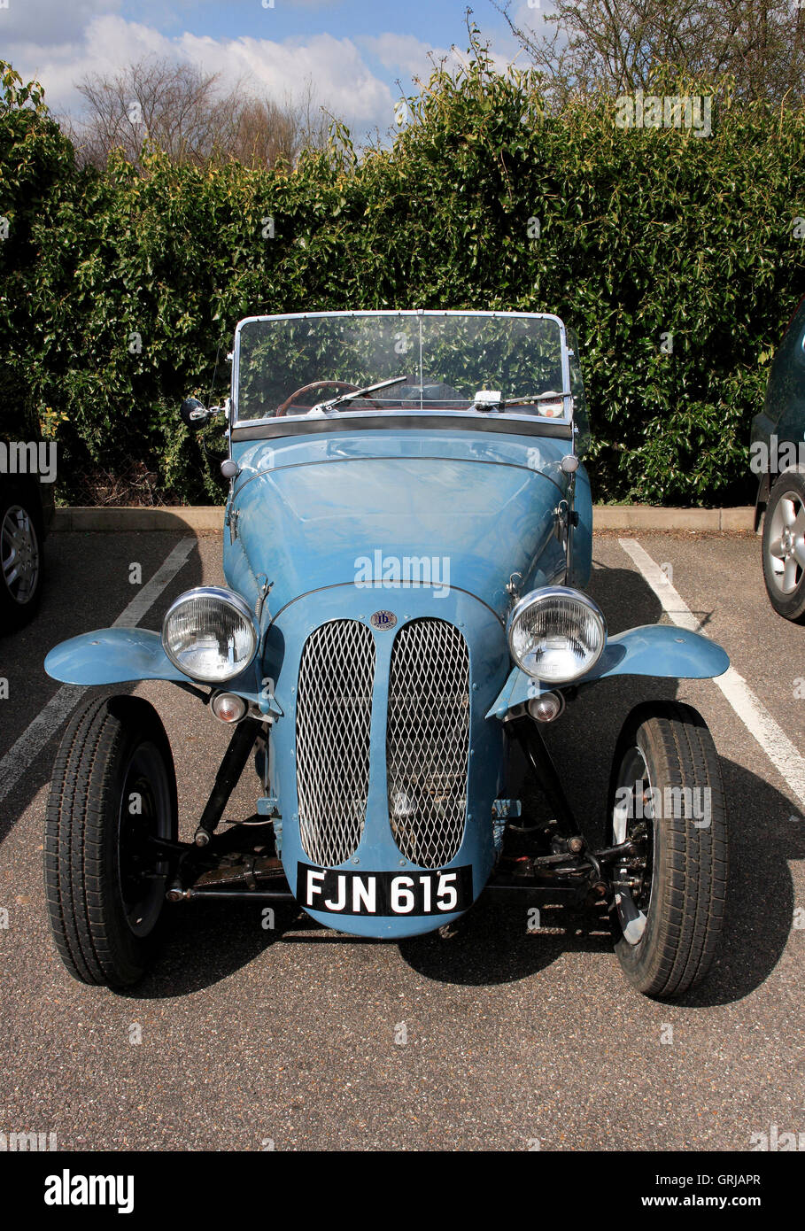 Vintage dellow sports car hi-res stock photography and images - Alamy