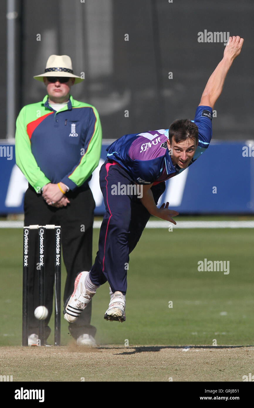 Toby Roland-Jones in bowling action for Middlesex - Essex CCC vs ...