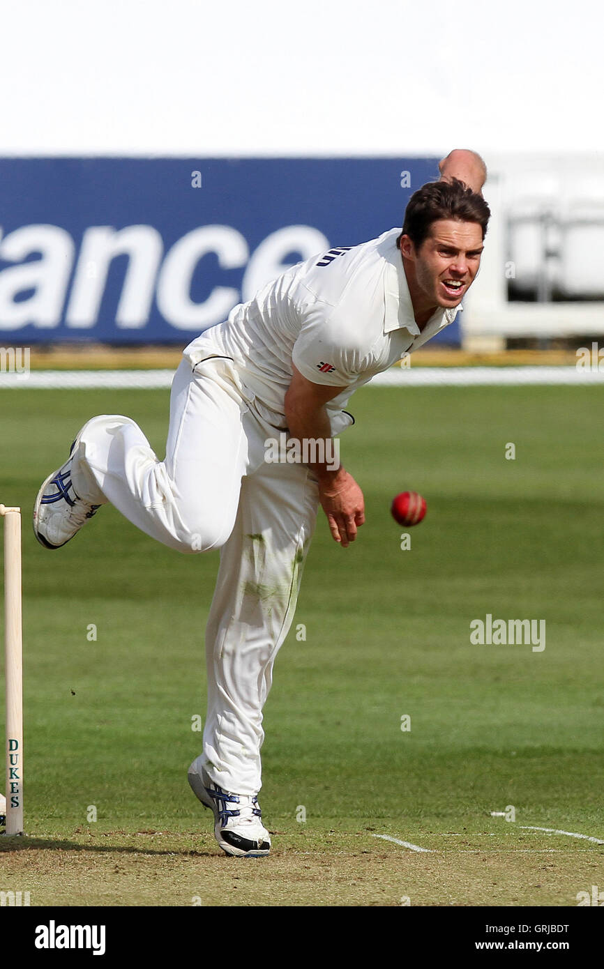 Greg Smith in bowling action on debut for Essex - Essex CCC vs Surrey ...