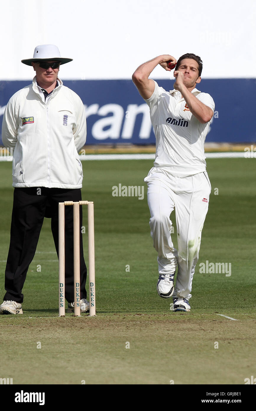 Greg Smith in bowling action on debut for Essex - Essex CCC vs Surrey ...