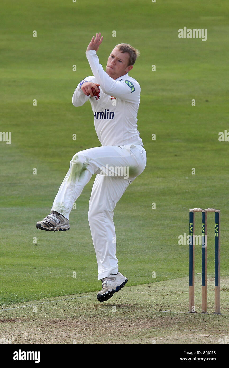 Tom Craddock in bowling action for Essex - Essex CCC vs Yorkshire CCC ...