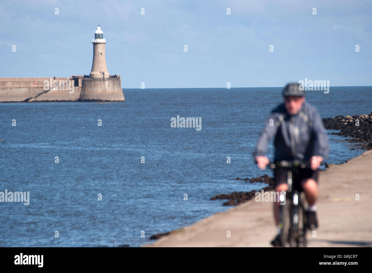 South shields pier hi-res stock photography and images - Alamy