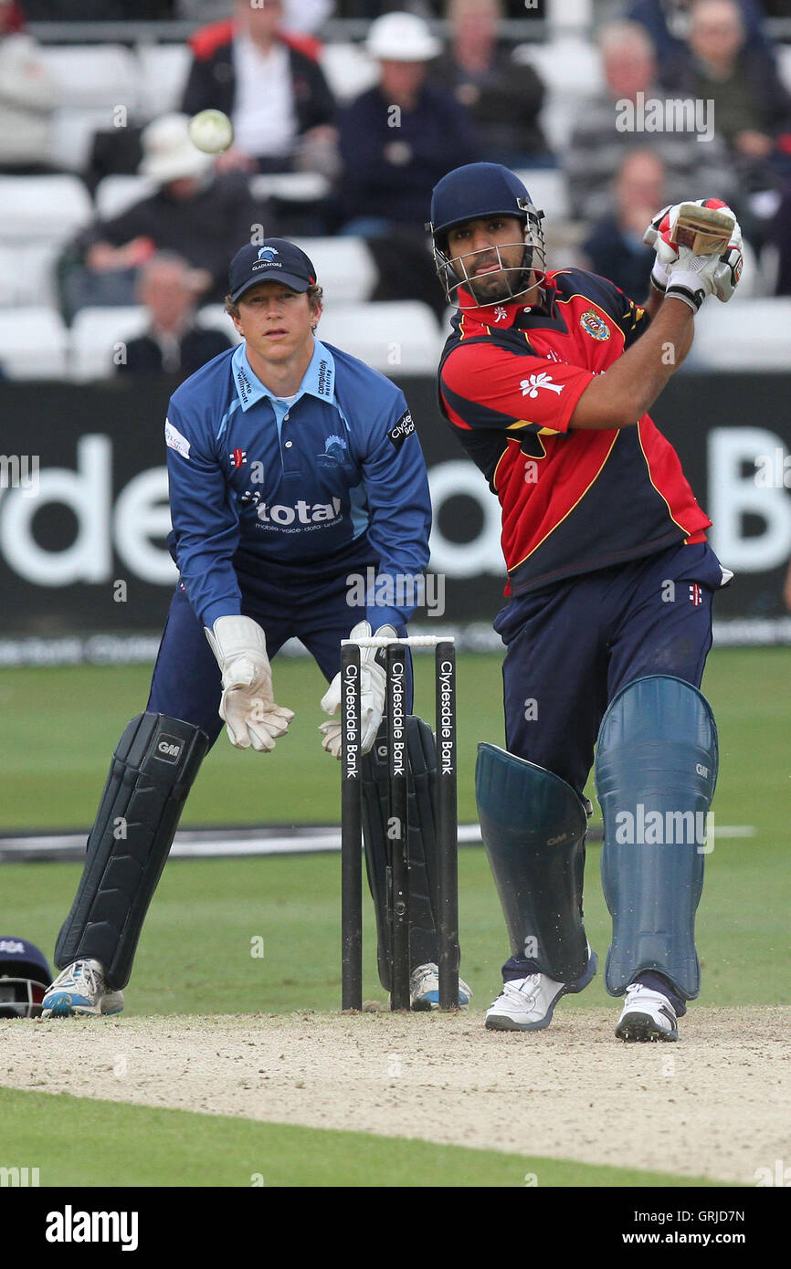 Cricket jonathan batty action hi-res stock photography and images - Alamy