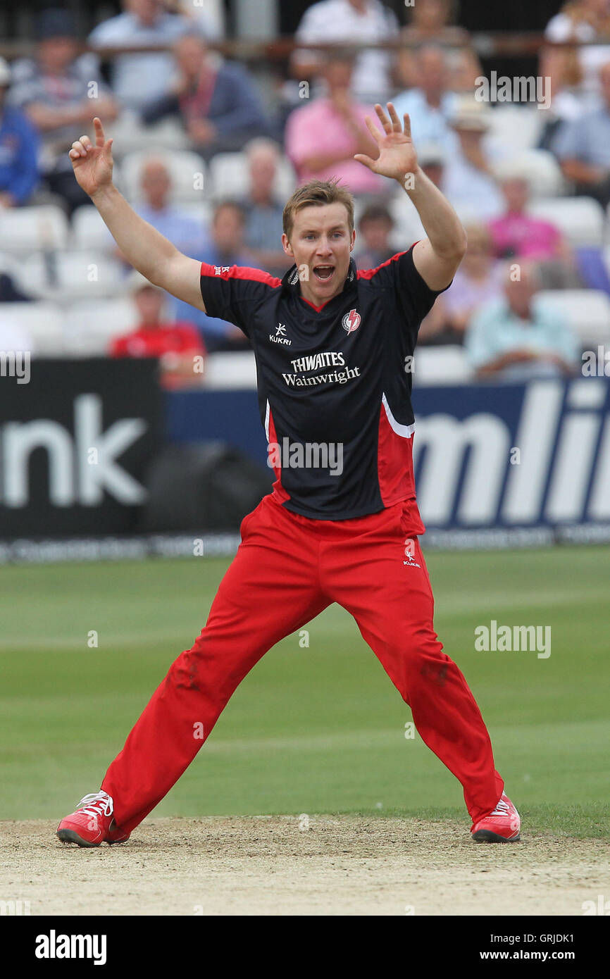Steven Croft in bowling action for Lancashire - Essex Eagles vs ...