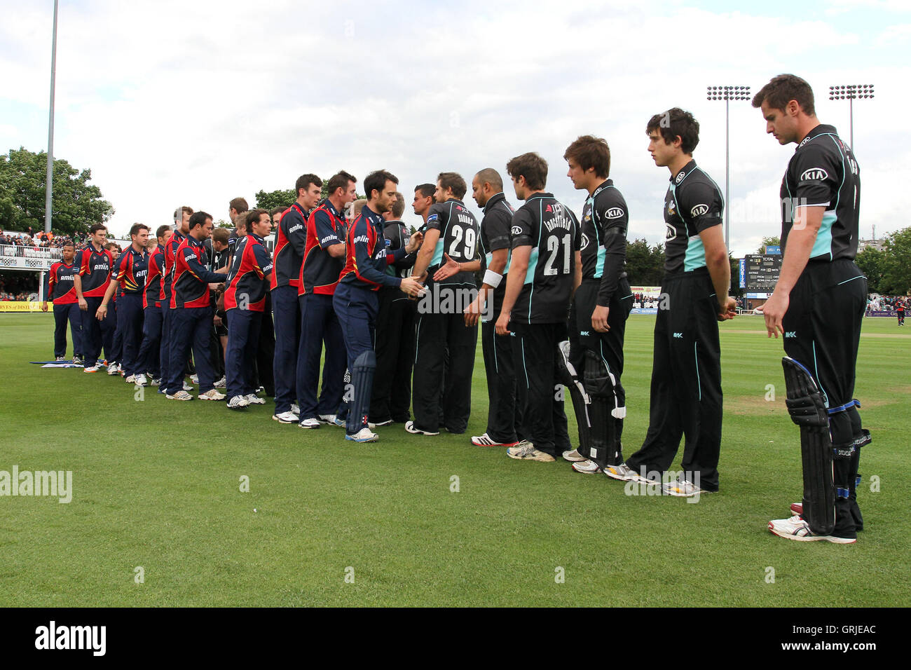 Cricket players shake hands hi-res stock photography and images - Alamy