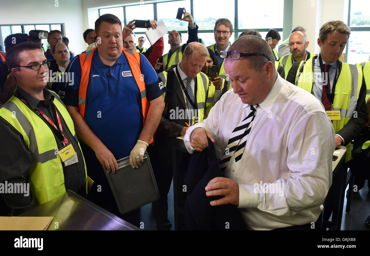 Sports Direct founder Mike Ashley empties his pockets of bank notes ...