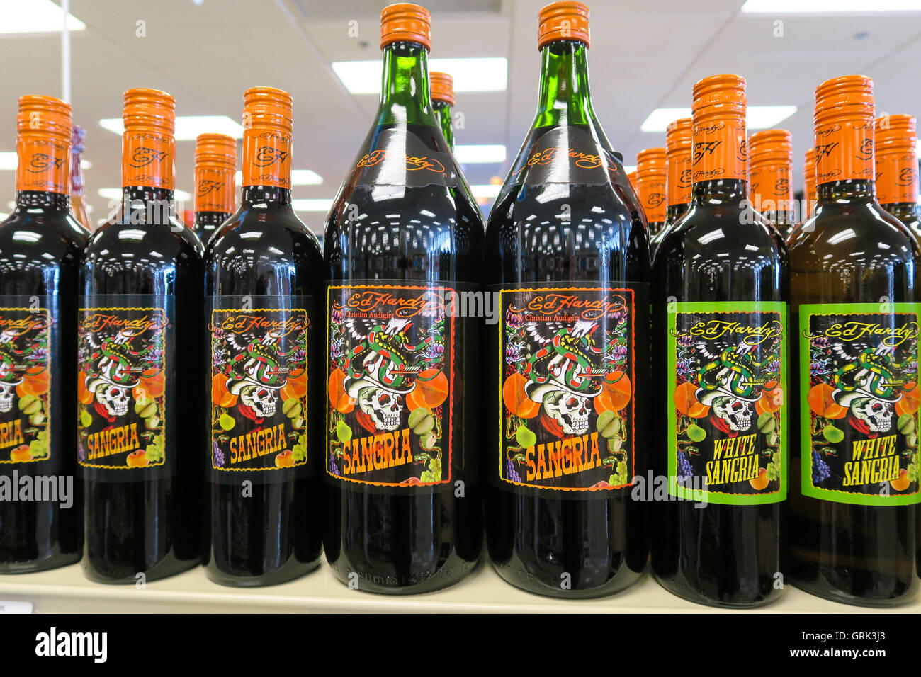 Liquor store interior hi-res stock photography and images - Alamy
