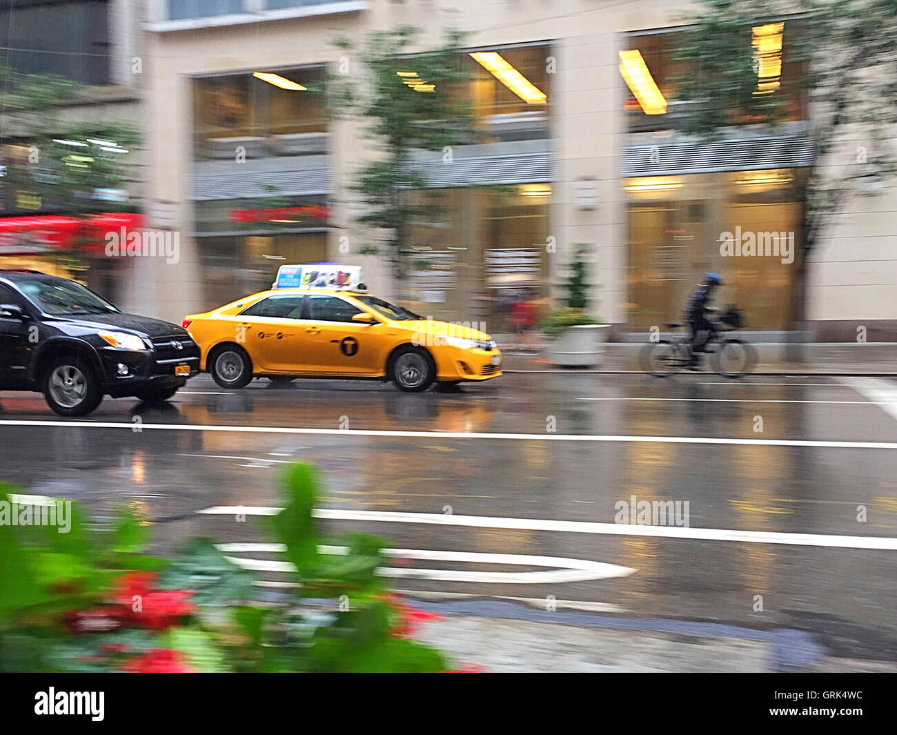 Rain storm city people america hi-res stock photography and images - Alamy