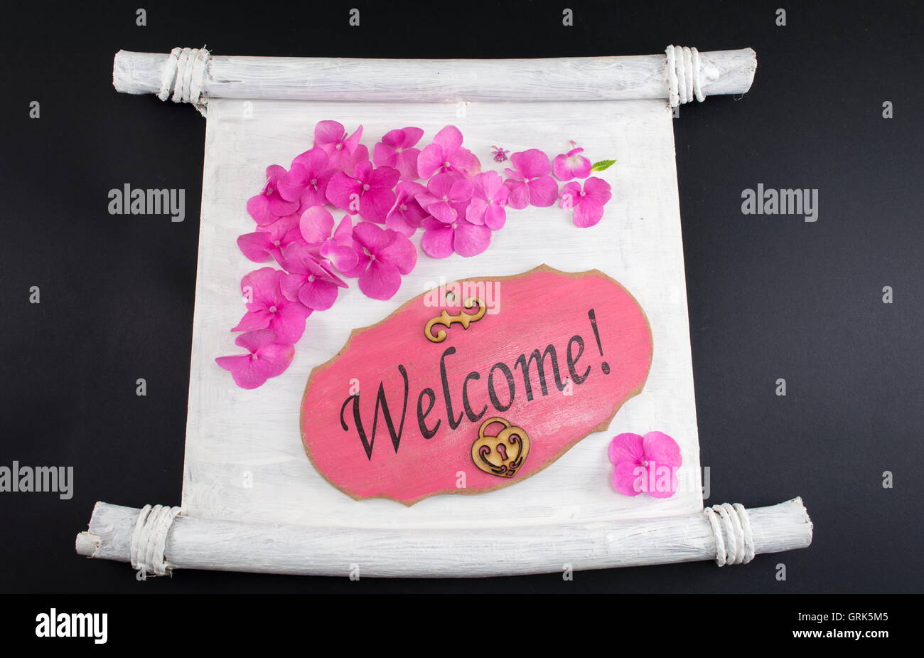 Welcome note written on the wooden frame Stock Photo - Alamy