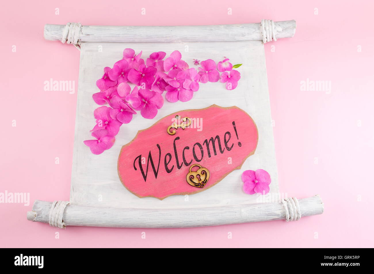 Welcome note with flowers hi-res stock photography and images - Alamy