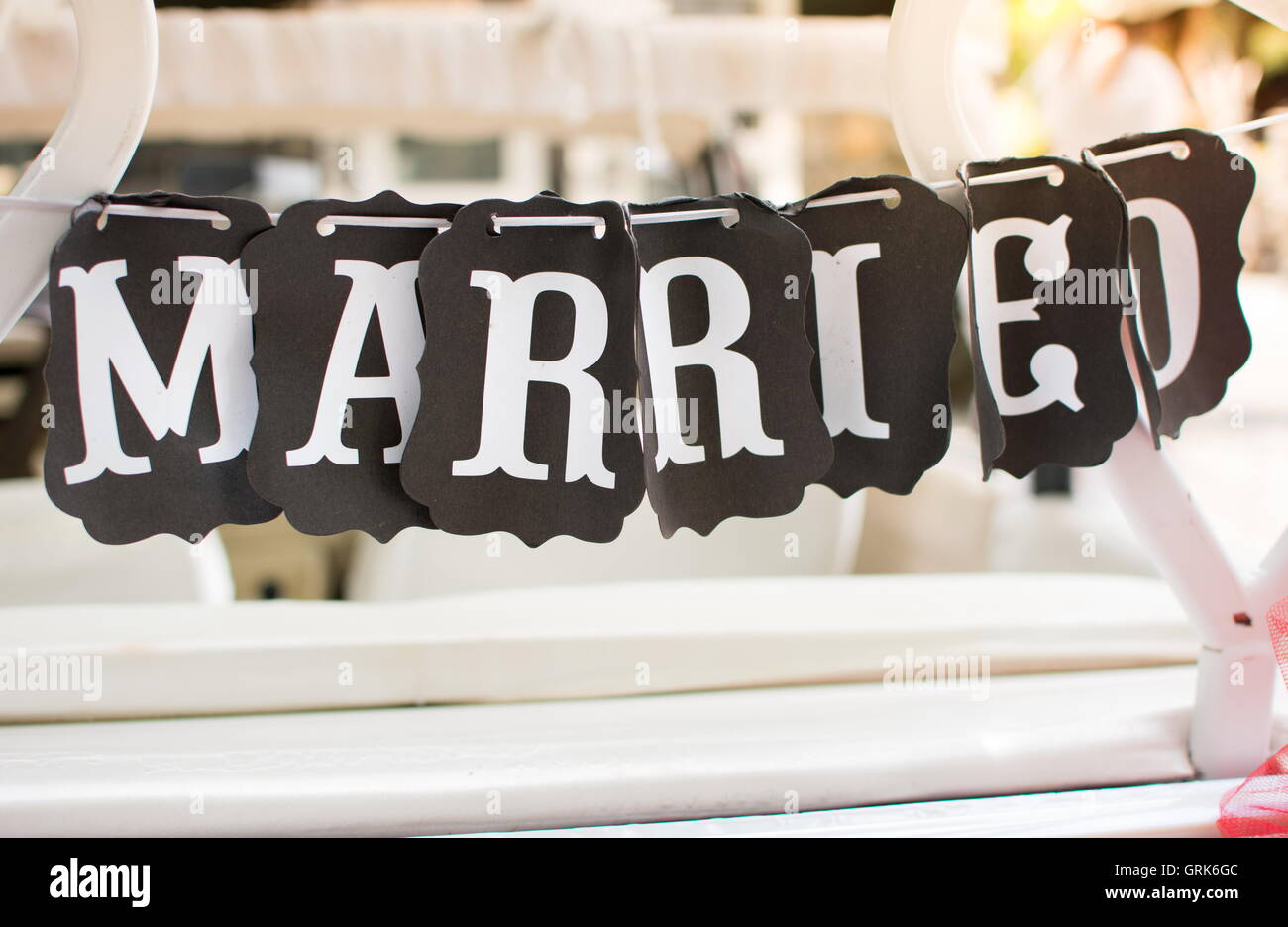 Just married note hanging from the wedding car seat Stock Photo - Alamy