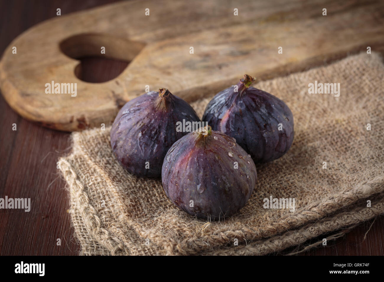 Fresh dark figs fruit for an healthy nutrition Stock Photo - Alamy
