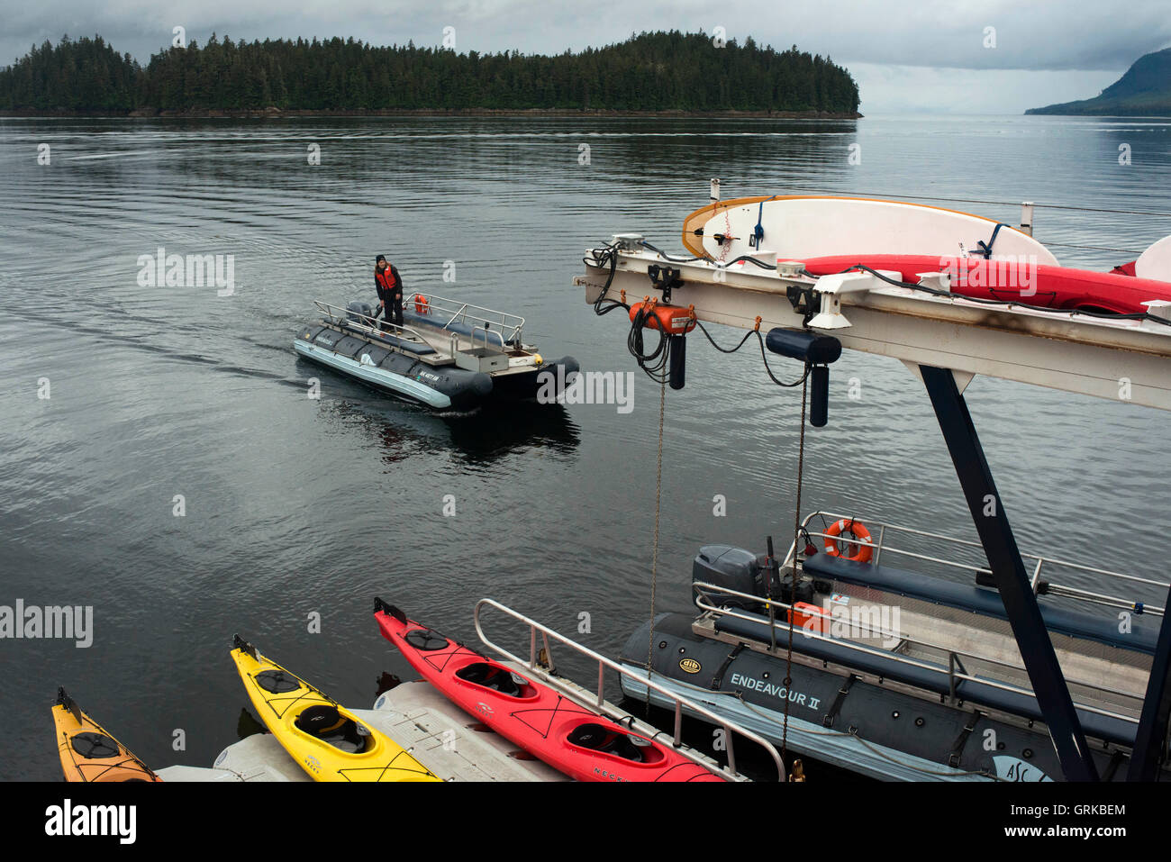 Many people kayak with ship hi-res stock photography and images - Alamy