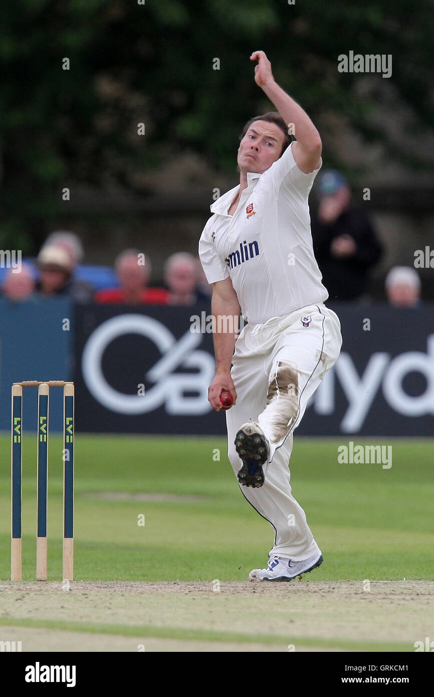 Graham Napier in bowling action for Essex - LV County Championship ...