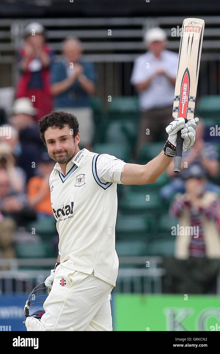 Ed Cowan celebrates a century for Gloucestershire - Gloucestershire CCC ...