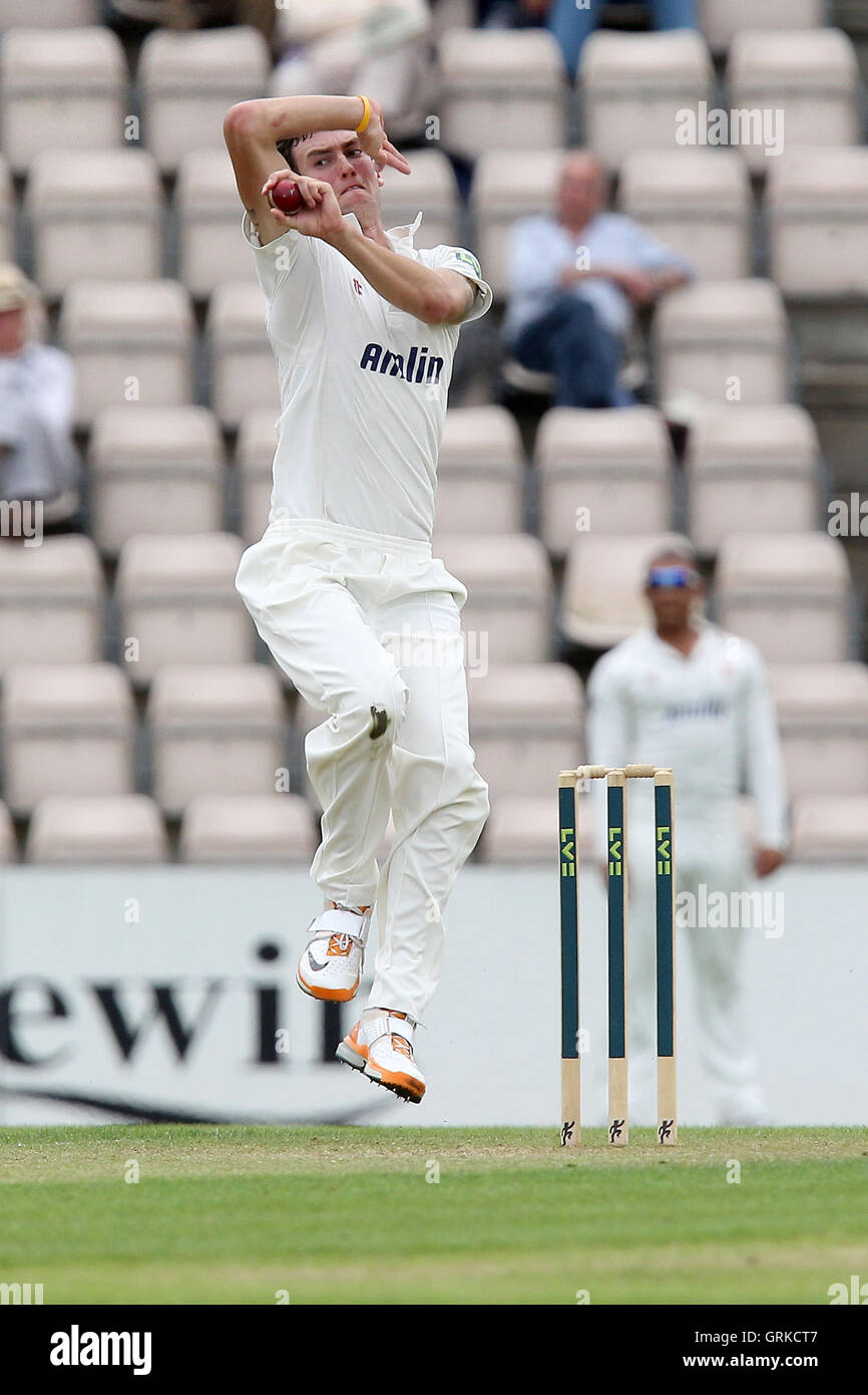 Reece Topley back in bowling action for Essex - Hampshire CCC vs Essex ...