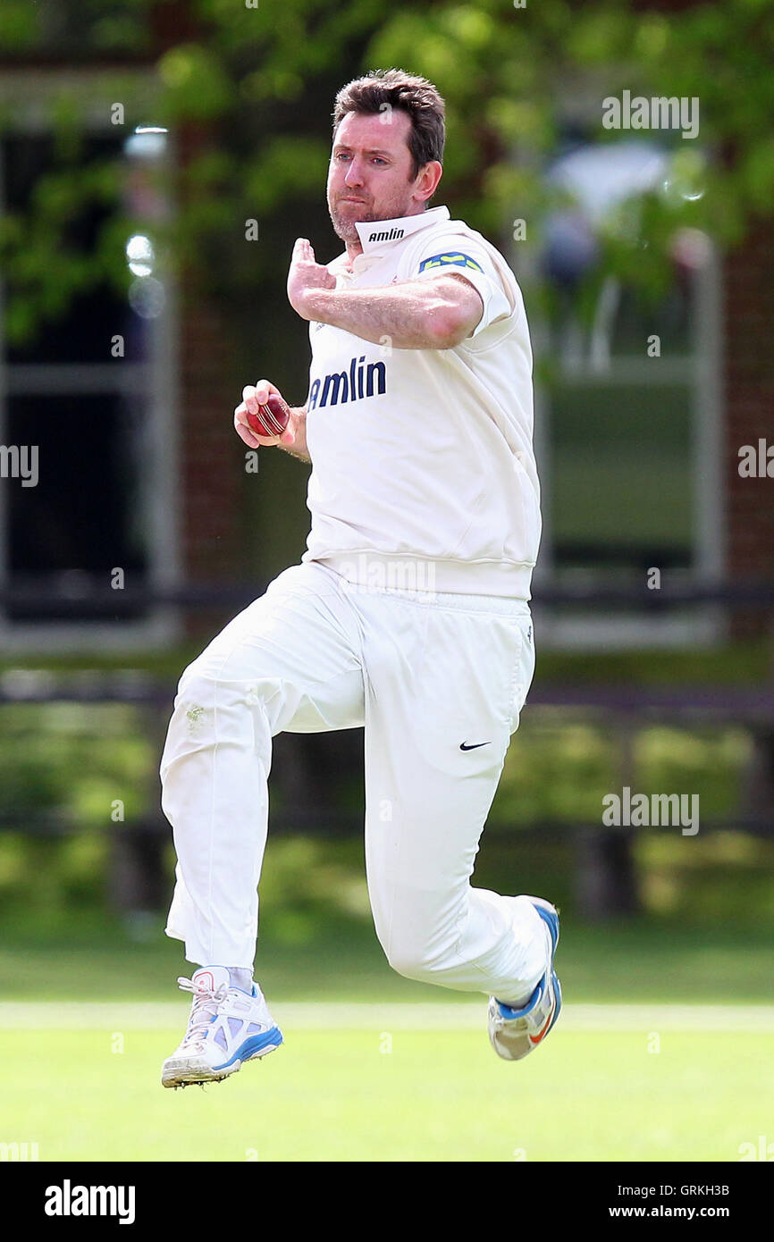 David Masters in bowling action for Essex - Cambridge MCCU vs Essex CCC ...
