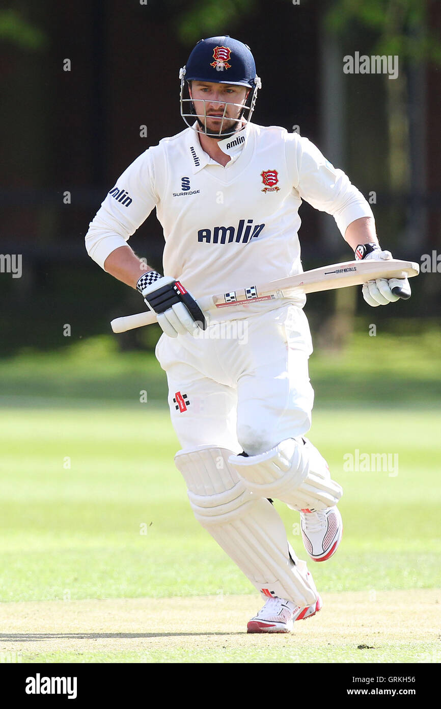 Jaik Mickleburgh of Essex makes a run - Cambridge MCCU vs Essex CCC ...