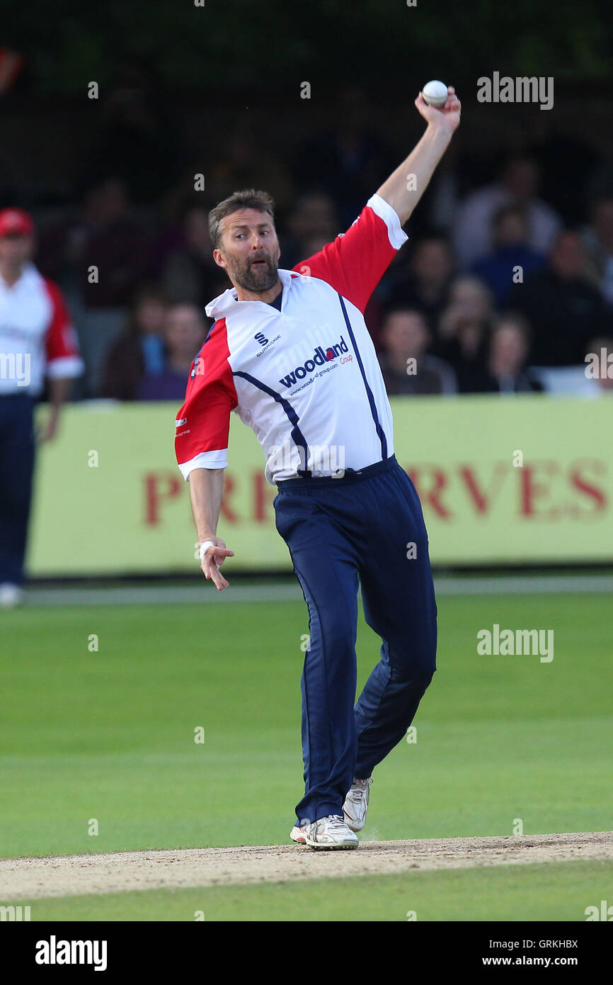 Paul Grayson in bowling action - Essex Eagles vs Cooky's All-Stars ...