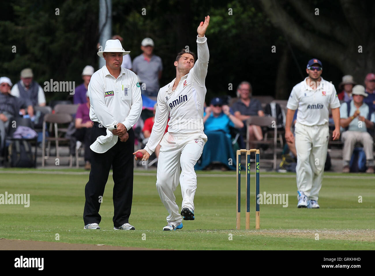 Greg Smith in bowling action for Essex - Derbyshire CCC vs Essex CCC ...
