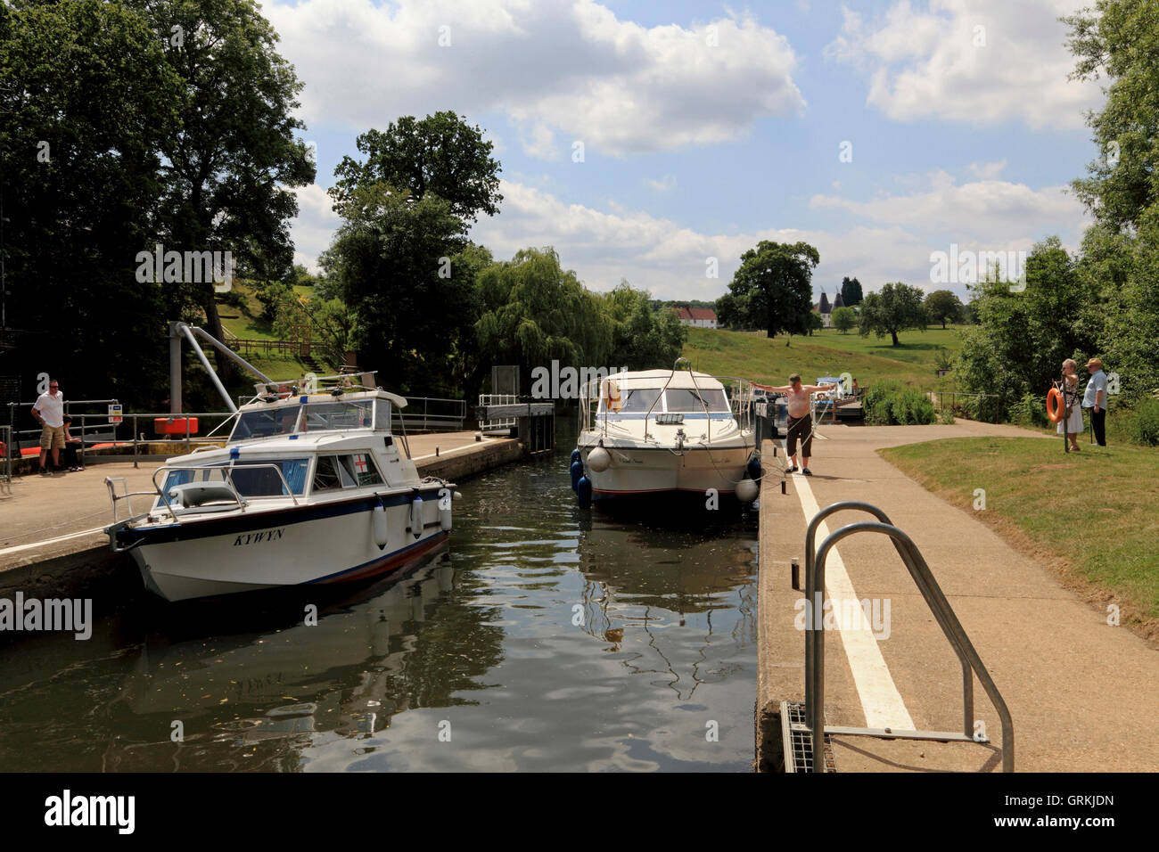 Teston Lock on River Medway, near Maidstone, Kent, UK Stock Photo - Alamy
