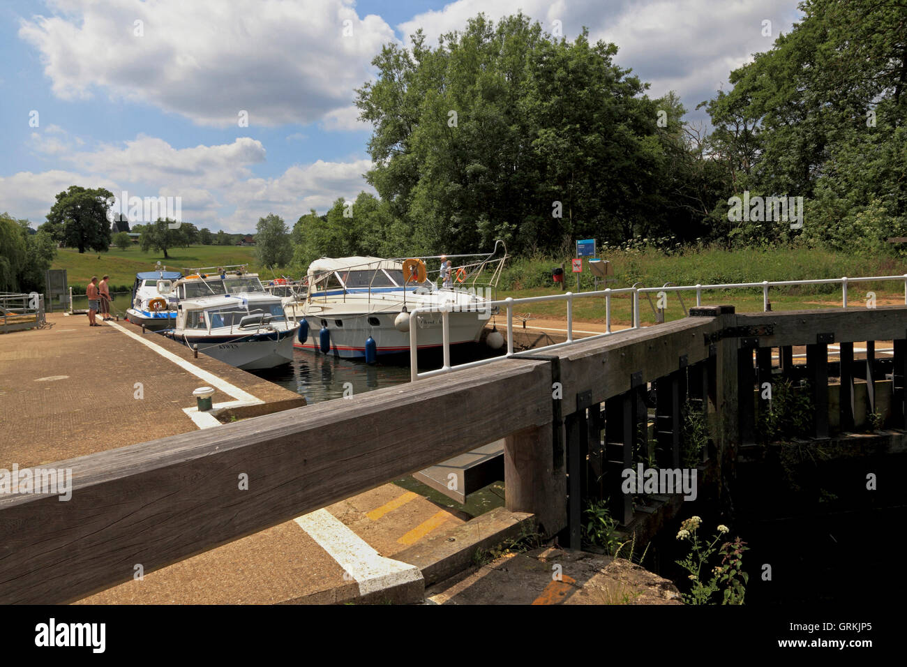 Maidstone kent england river boat hi-res stock photography and images ...