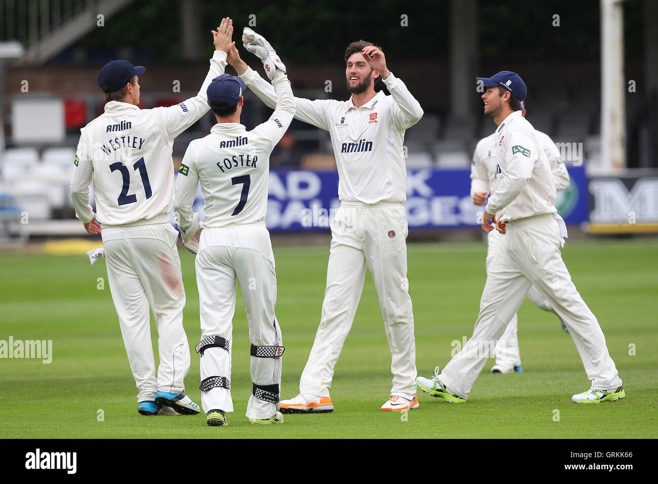 Reece Topley of Essex (2nd R) celebrates taking the wicket of Tom ...