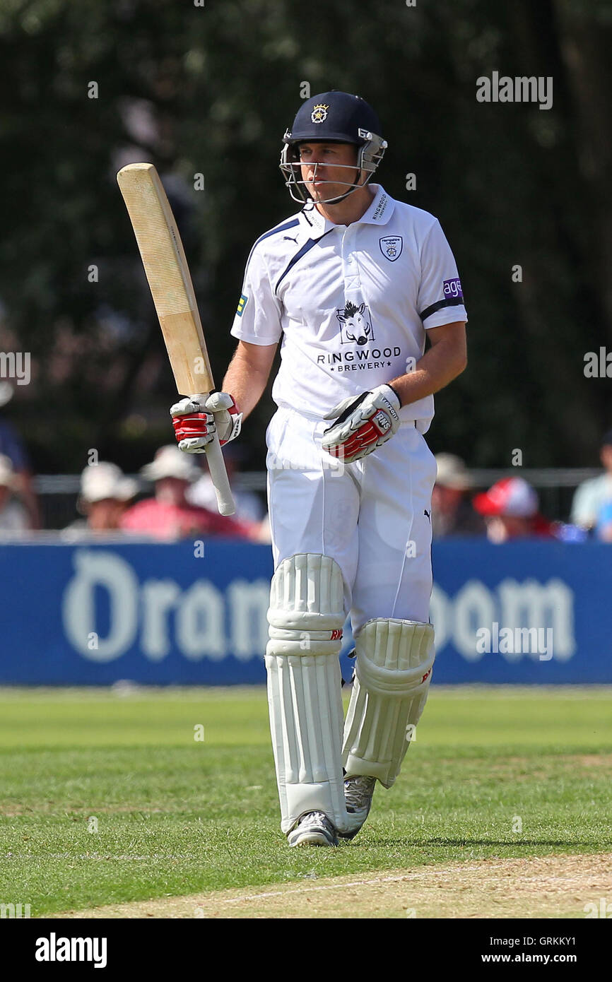 Nathan Rimmington of Hampshire acknowledges his half-century - Essex ...