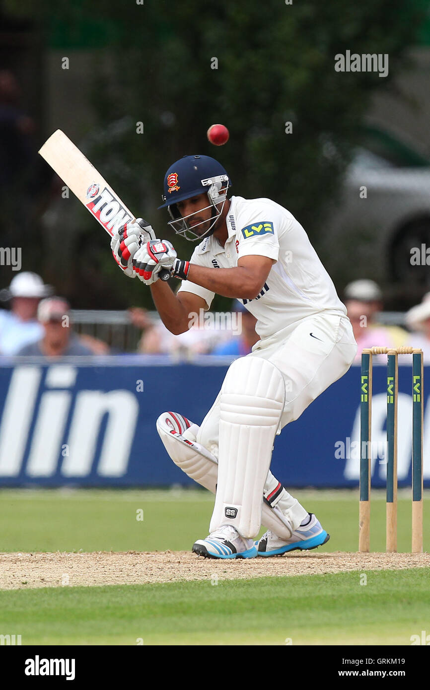 Ravi Bopara of Essex ducks under a Nathan Rimmington bouncer - Essex ...