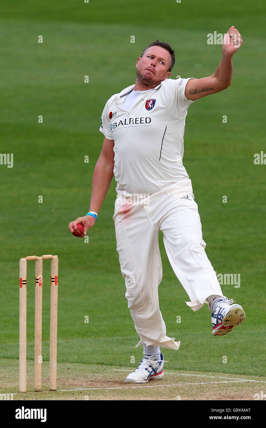 Mitchell Claydon in bowling action for Kent - Essex CCC vs Kent CCC ...